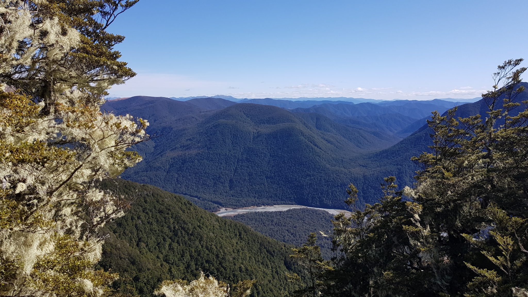 Lake Rotoroa and Mt Misery Tasman - Tinytramper®
